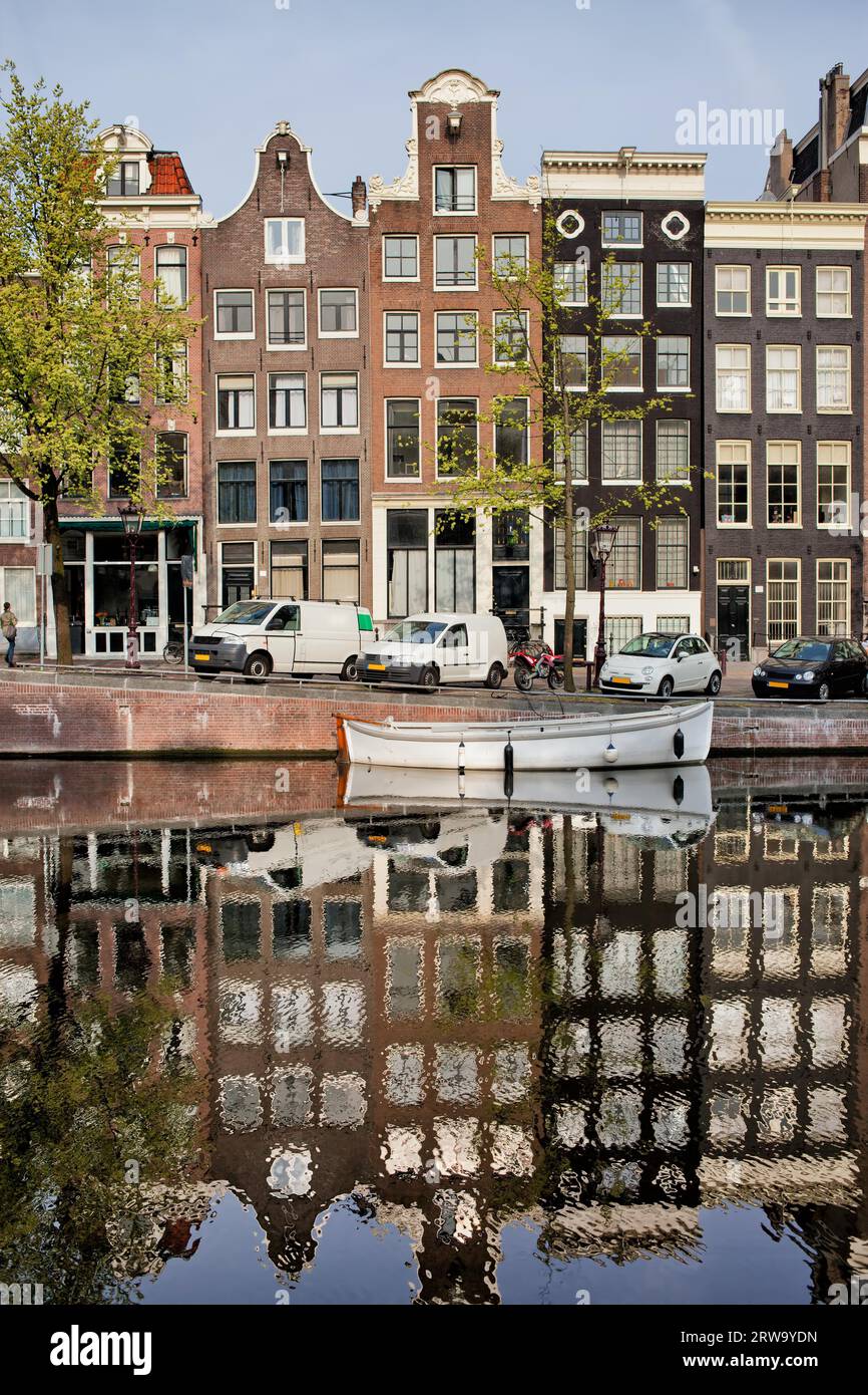 Singel canal historic terraced houses with reflection on water in the ...