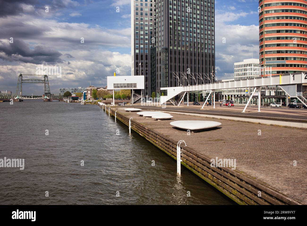 Nieuwe Maas (New Meuse) river waterfront promenade in Rotterdam ...