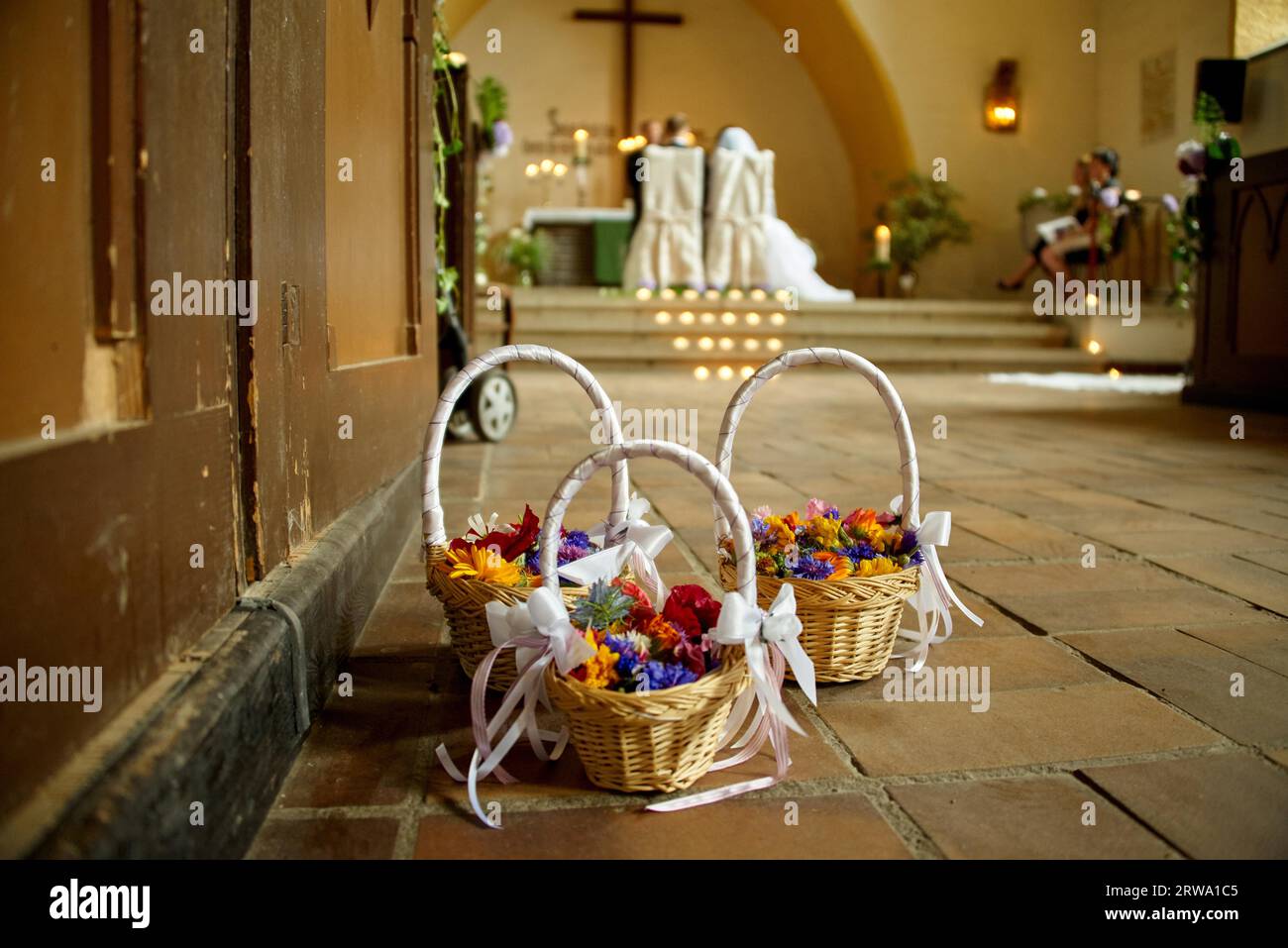 Wedding flower basket in church hi-res stock photography and images - Alamy