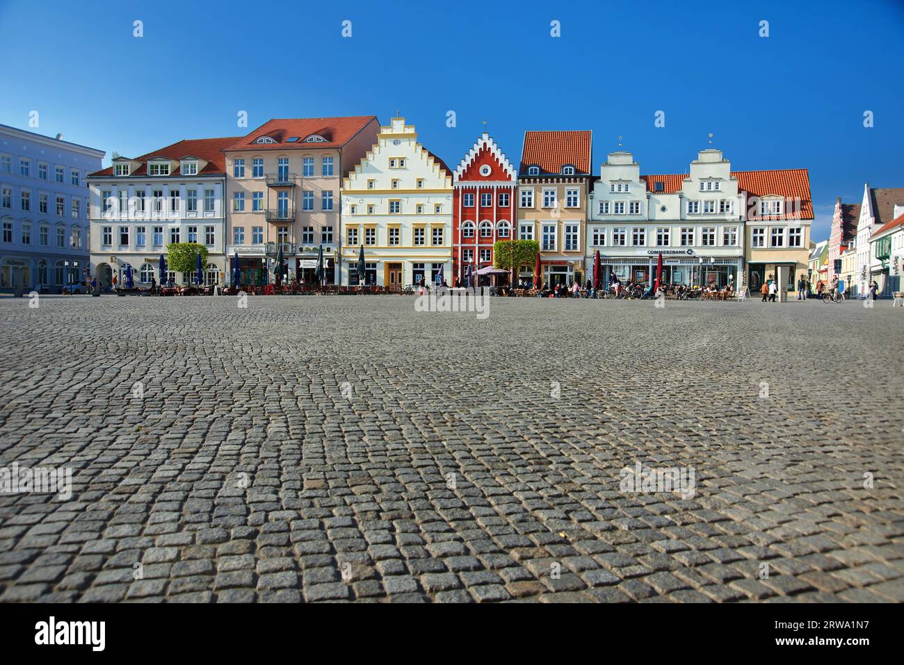Empty market square hi-res stock photography and images - Alamy