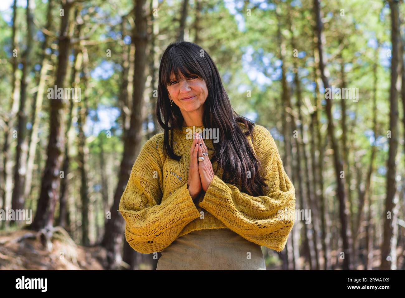 Clasping hand hi-res stock photography and images - Alamy