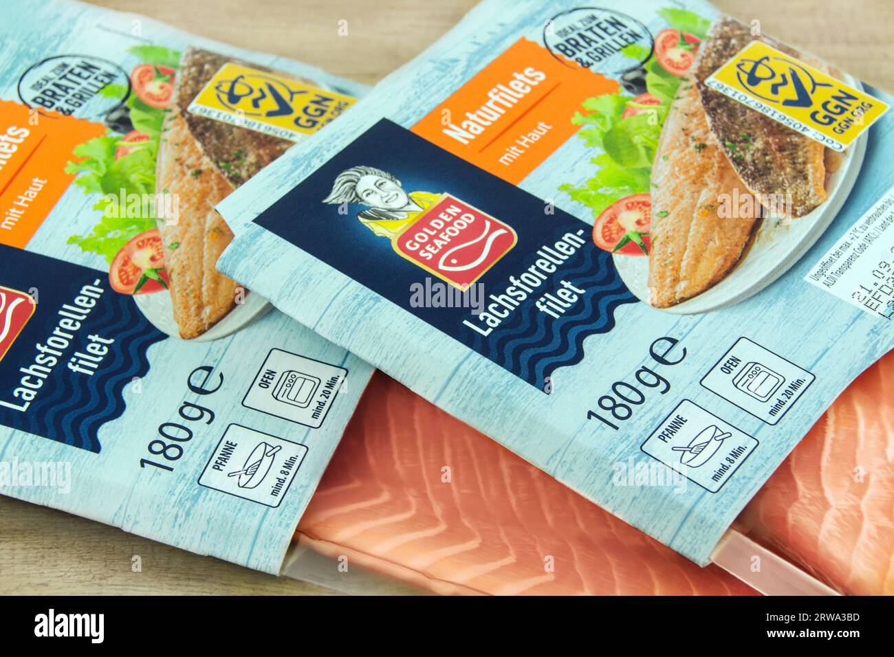 Lachsforellen-Filet Golden Seafood Naturfilet Stock Photo - Alamy
