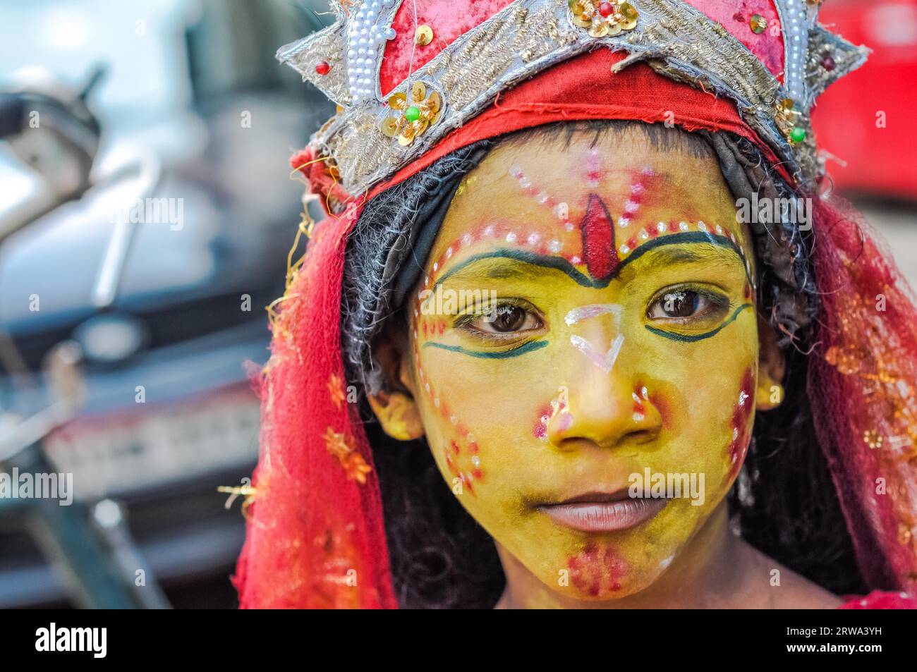 Indian girl red veil hi-res stock photography and images - Alamy