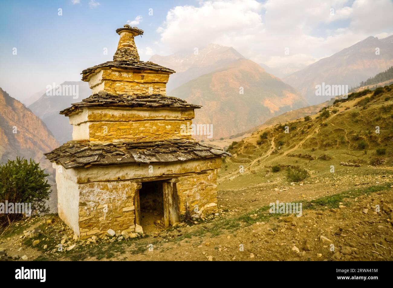 Old nepalese building hi-res stock photography and images - Alamy