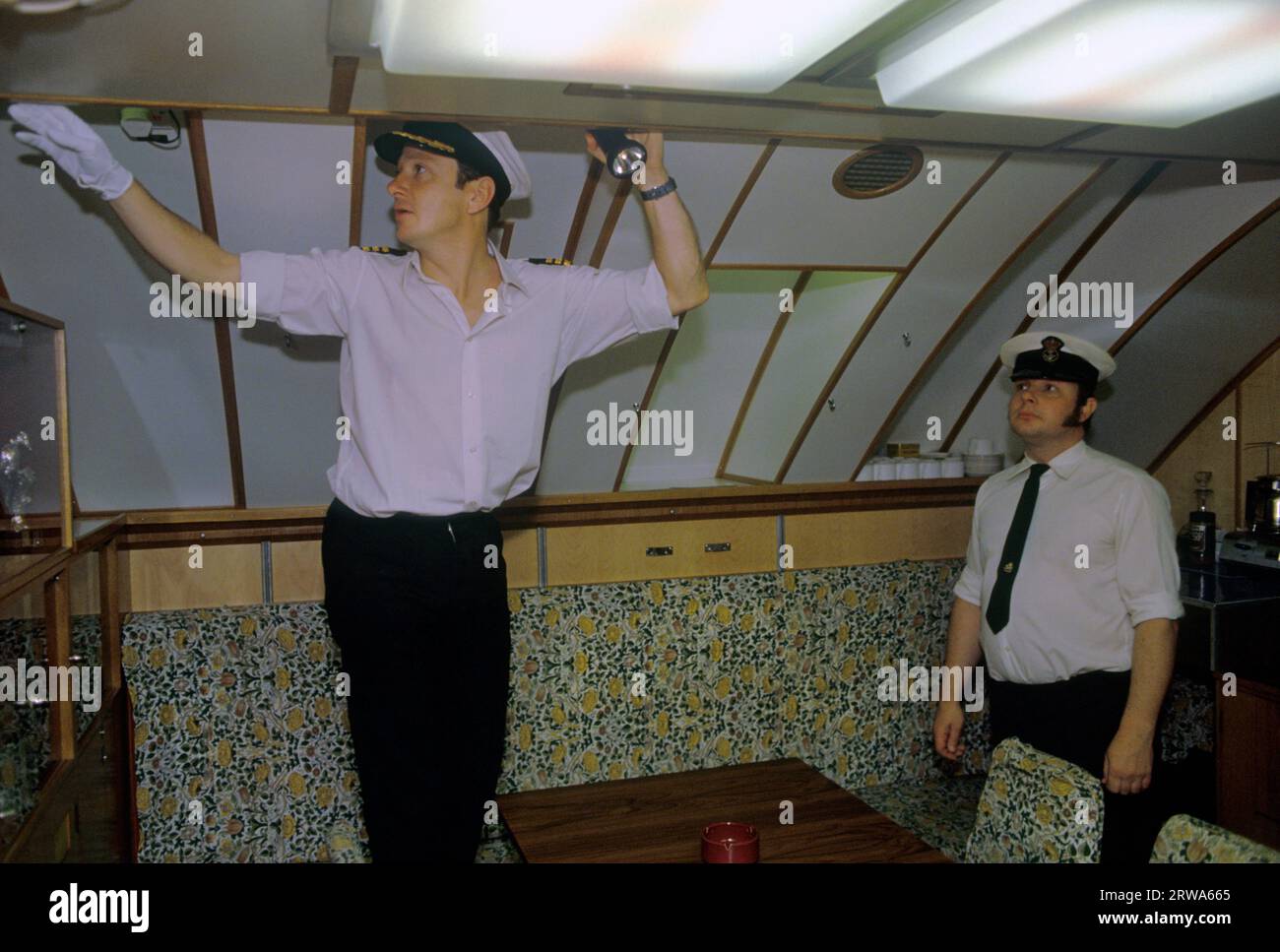 Royal navy submarine 1980s hi-res stock photography and images - Alamy