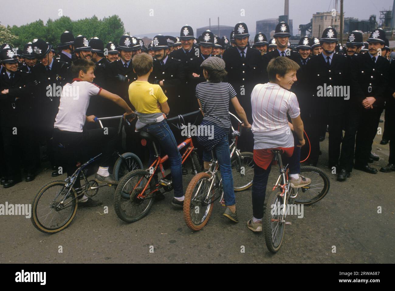 Miners Strike. Orgreave Near Rotherham Yorkshire 1984. Children on ...