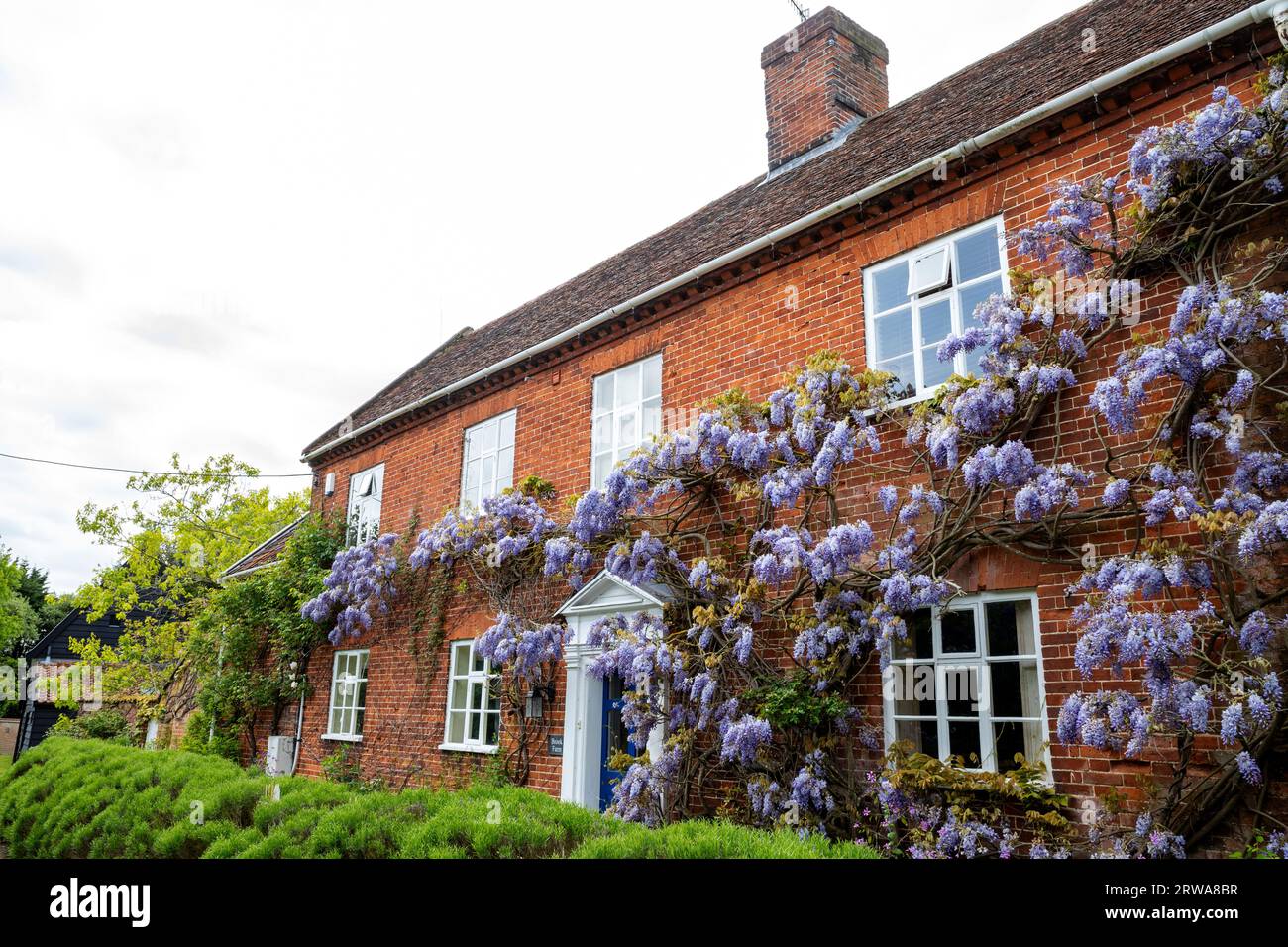 Side of a house hi-res stock photography and images - Alamy