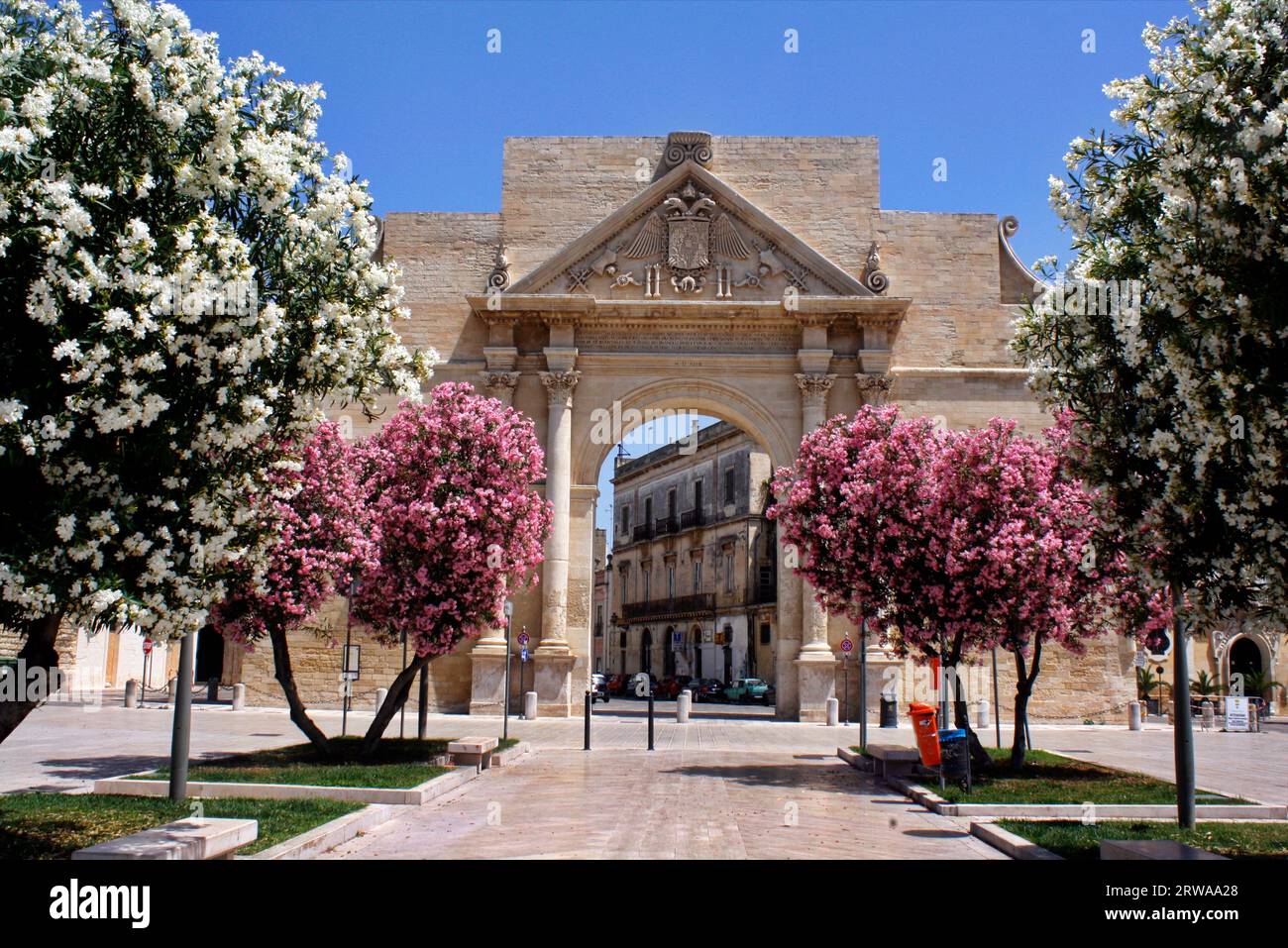 Entrance gate arch hi-res stock photography and images - Alamy