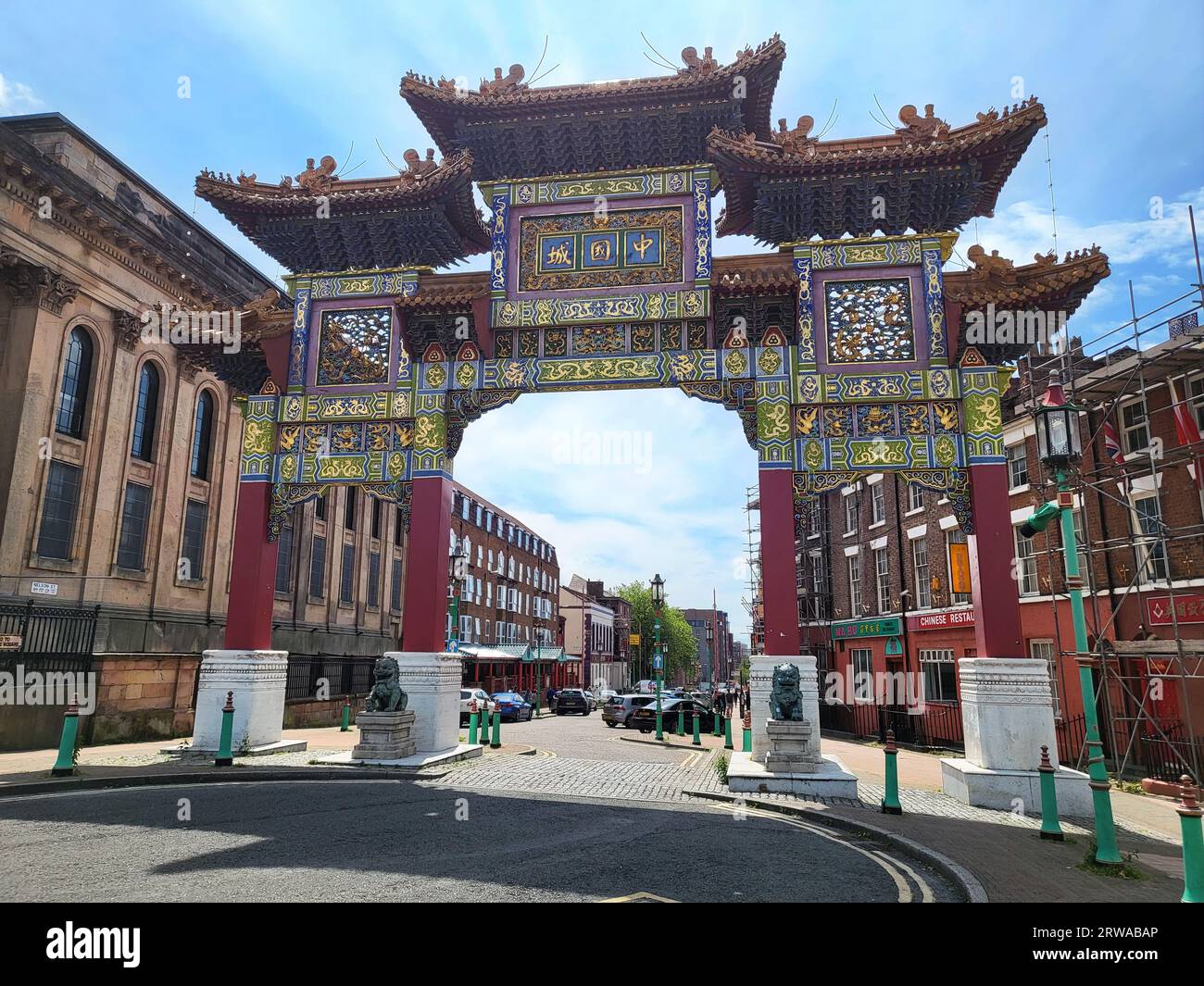 Liverpool chinese gate hi-res stock photography and images - Alamy
