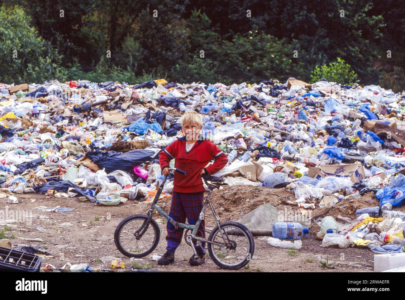 Rubbish dump children hi-res stock photography and images - Alamy