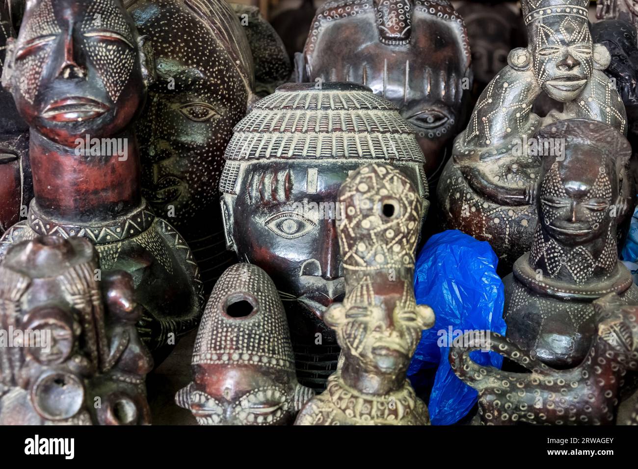 African artifacts with symbols hi-res stock photography and images - Alamy