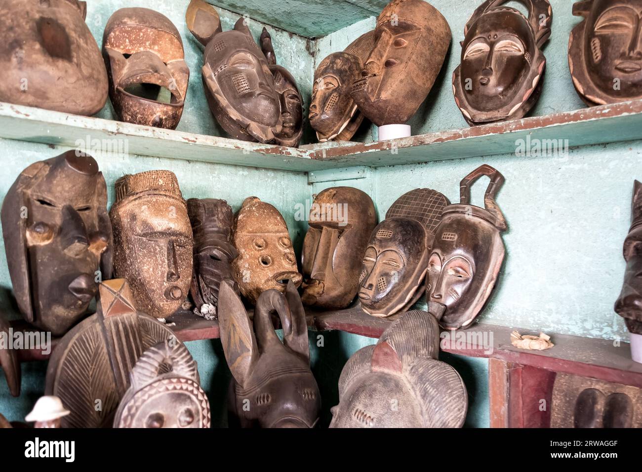 African artifacts with symbols hi-res stock photography and images - Alamy