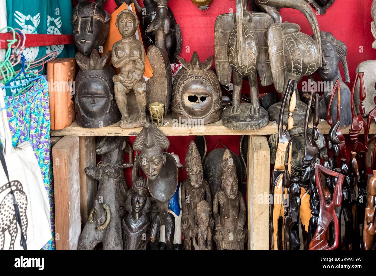 African artifacts with symbols hi-res stock photography and images - Alamy