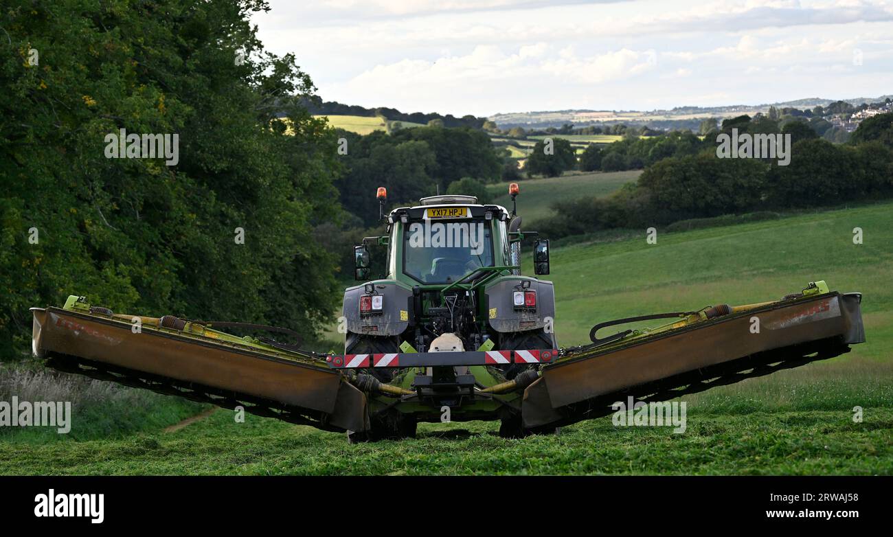 Grass cutters hi-res stock photography and images - Alamy