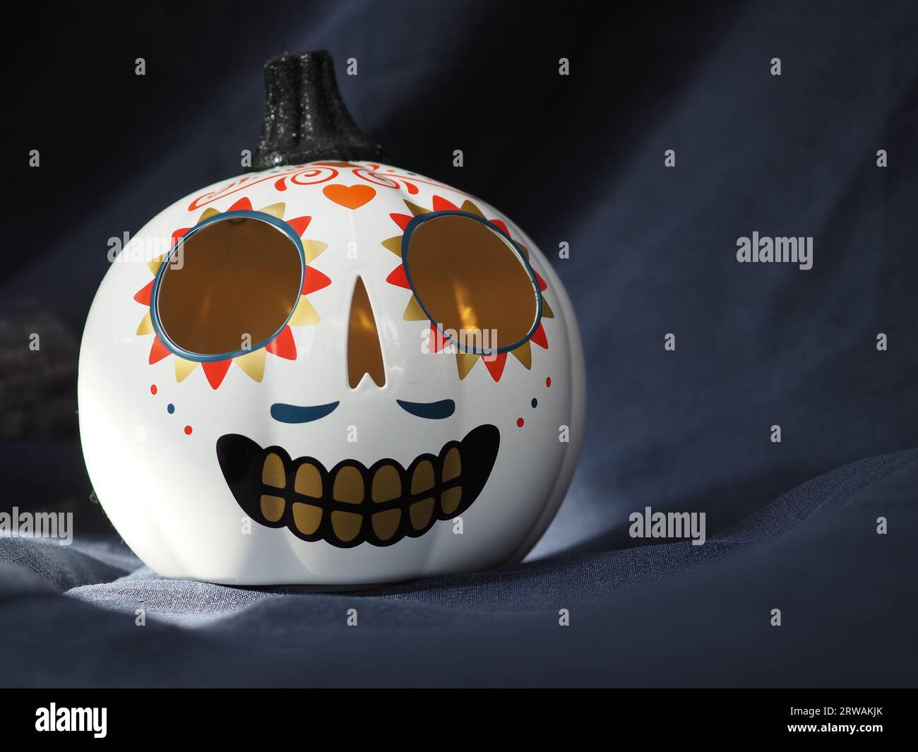 Mexican day of the dead skull hi-res stock photography and images - Alamy