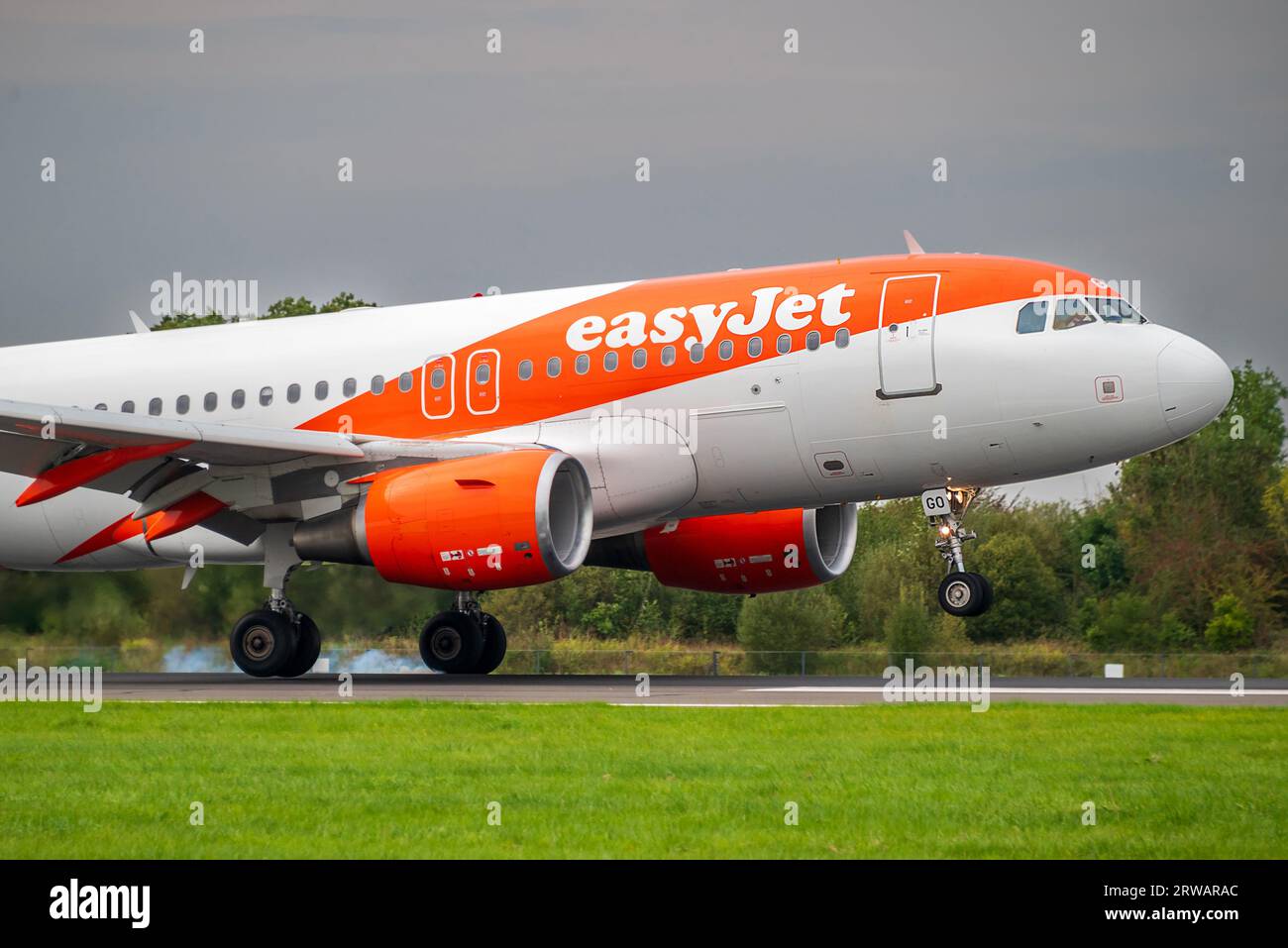 An Easyjet Airbus A320-214 coming in to land at Manchester airport ...