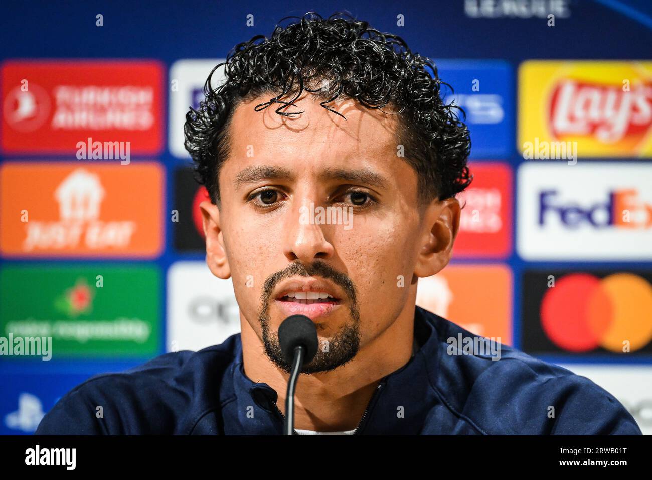 Paris saint germain press conference training hi-res stock photography ...