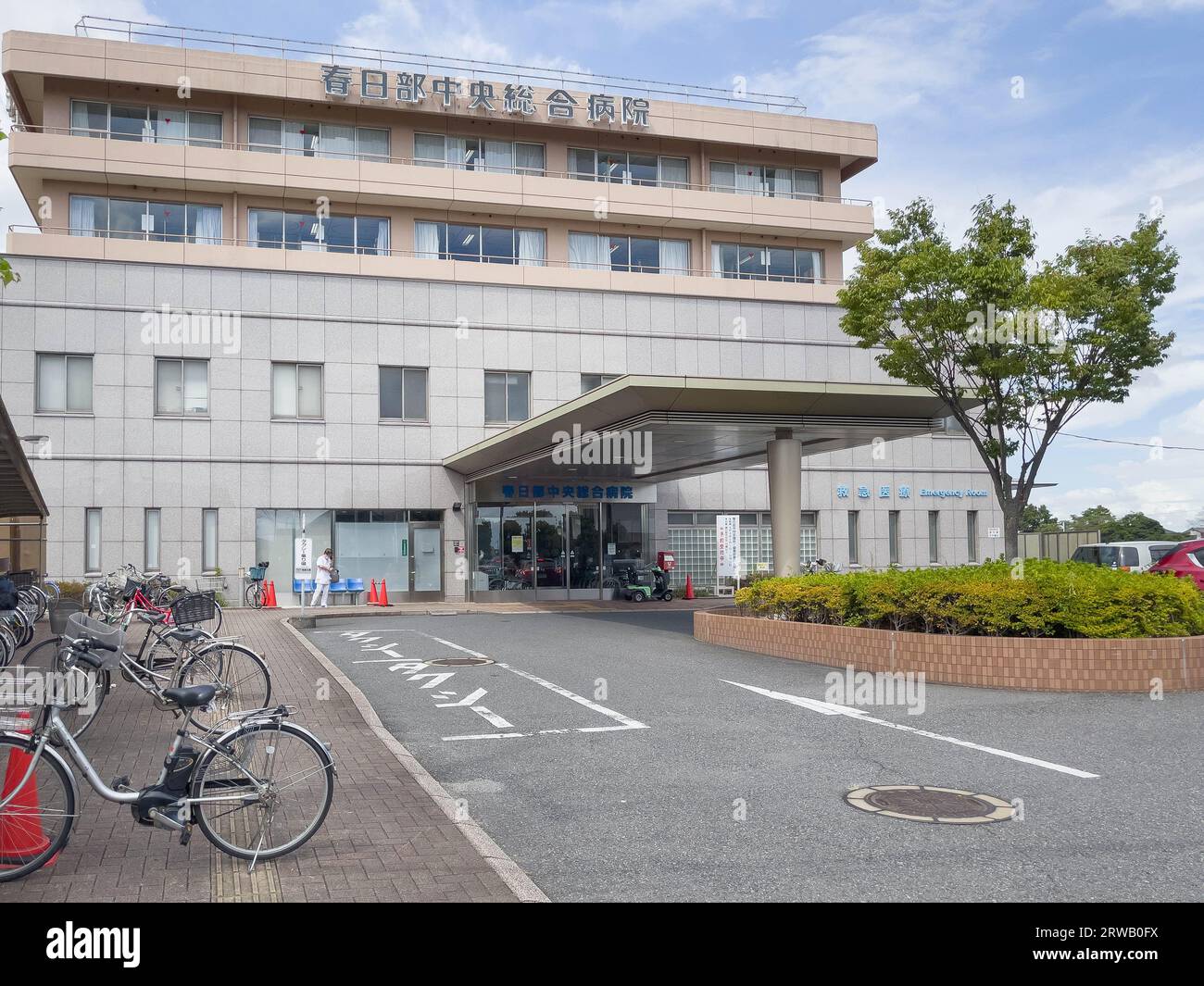 The front entrance of Kasukabe Central General Hospital. The hospital ...