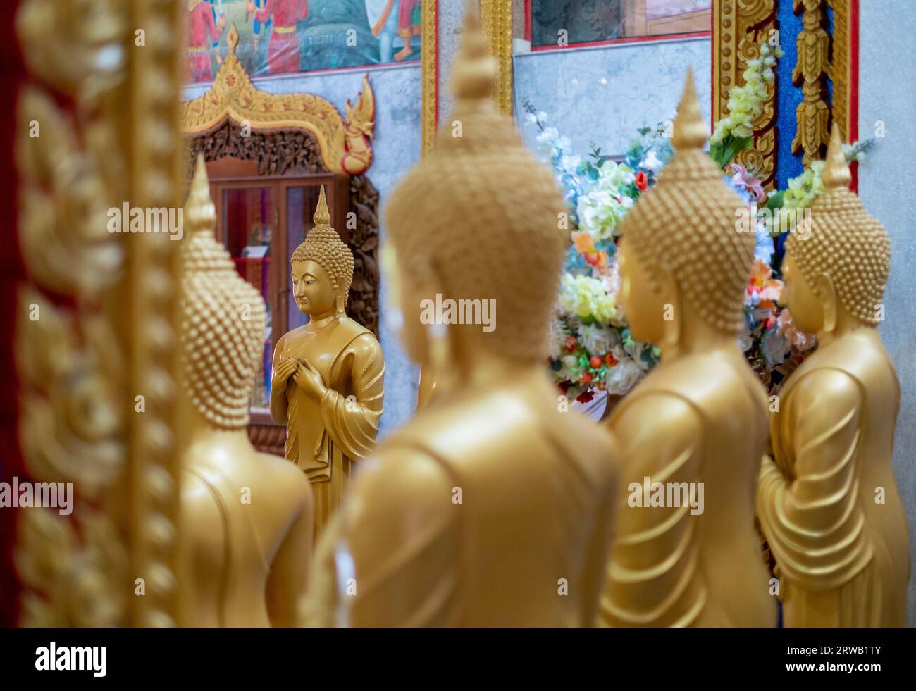 Golden Buddha statues inside a Buddhist temple Stock Photo - Alamy