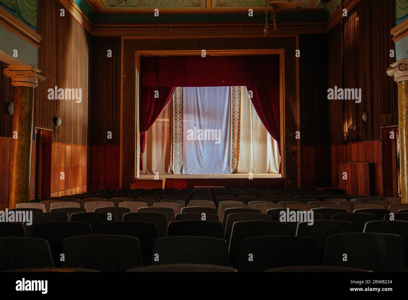 Abandoned movie theatre interior hi-res stock photography and images ...