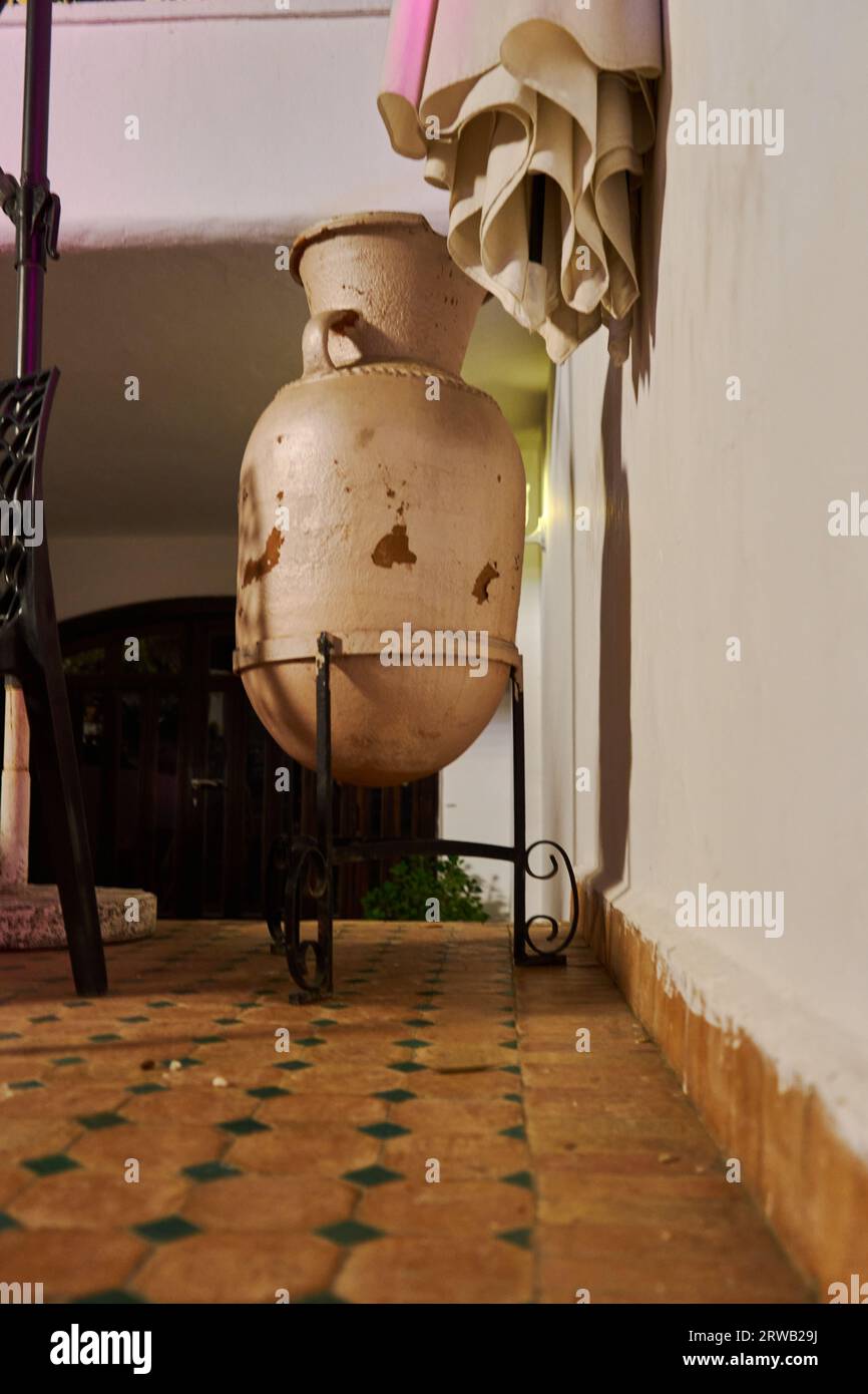 Mud jar hi-res stock photography and images - Alamy