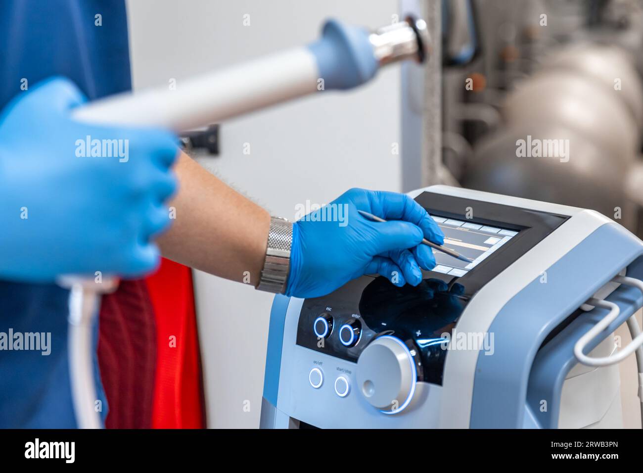Shock wave therapy device with male doctor hands in rubber gloves Stock ...