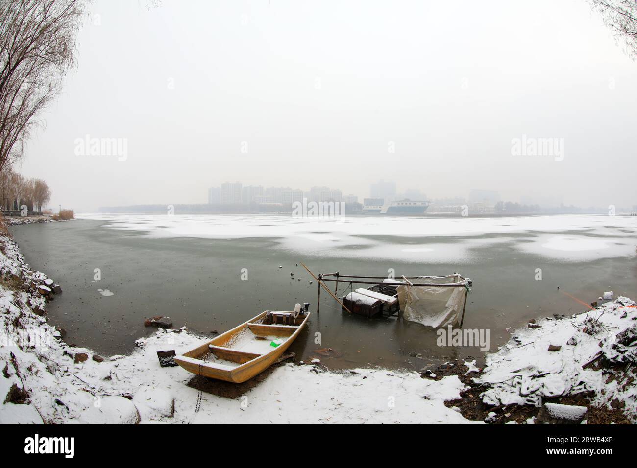 Rivers in winter hi-res stock photography and images - Alamy