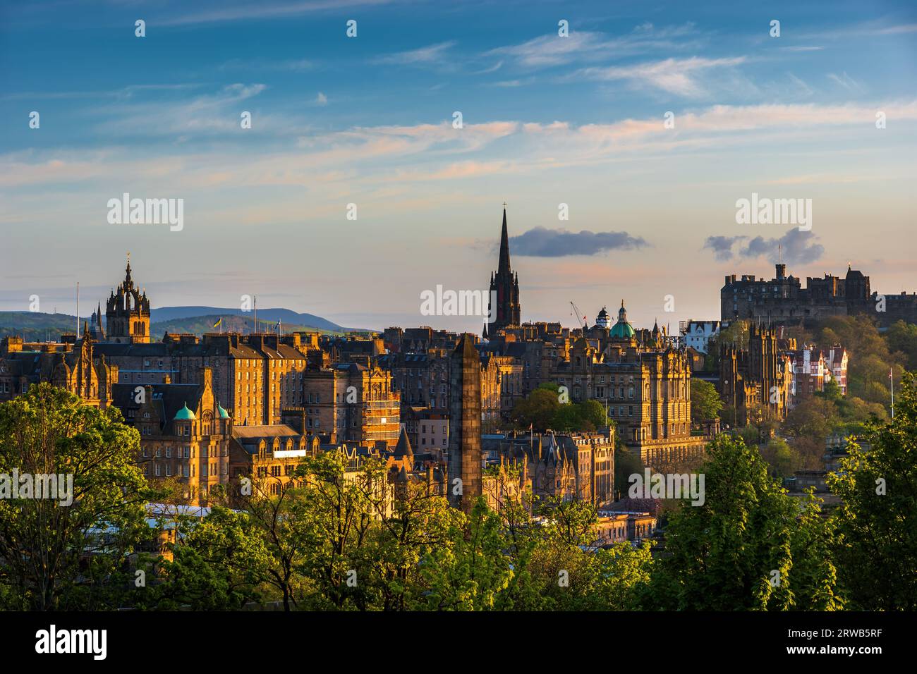 Edinburgh old town skyline hi-res stock photography and images - Alamy
