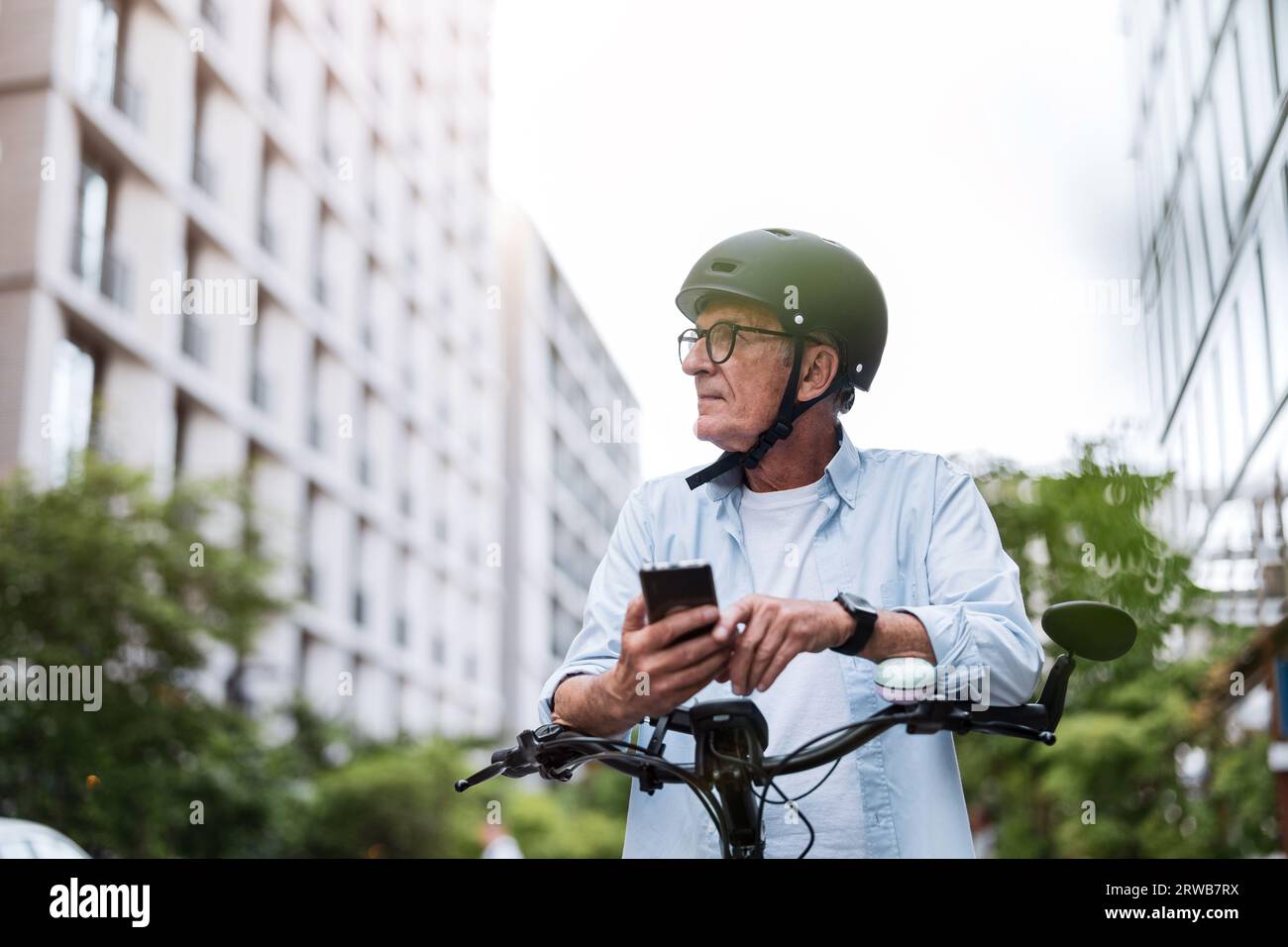 Senior man bicycle riding bike hi-res stock photography and images - Alamy