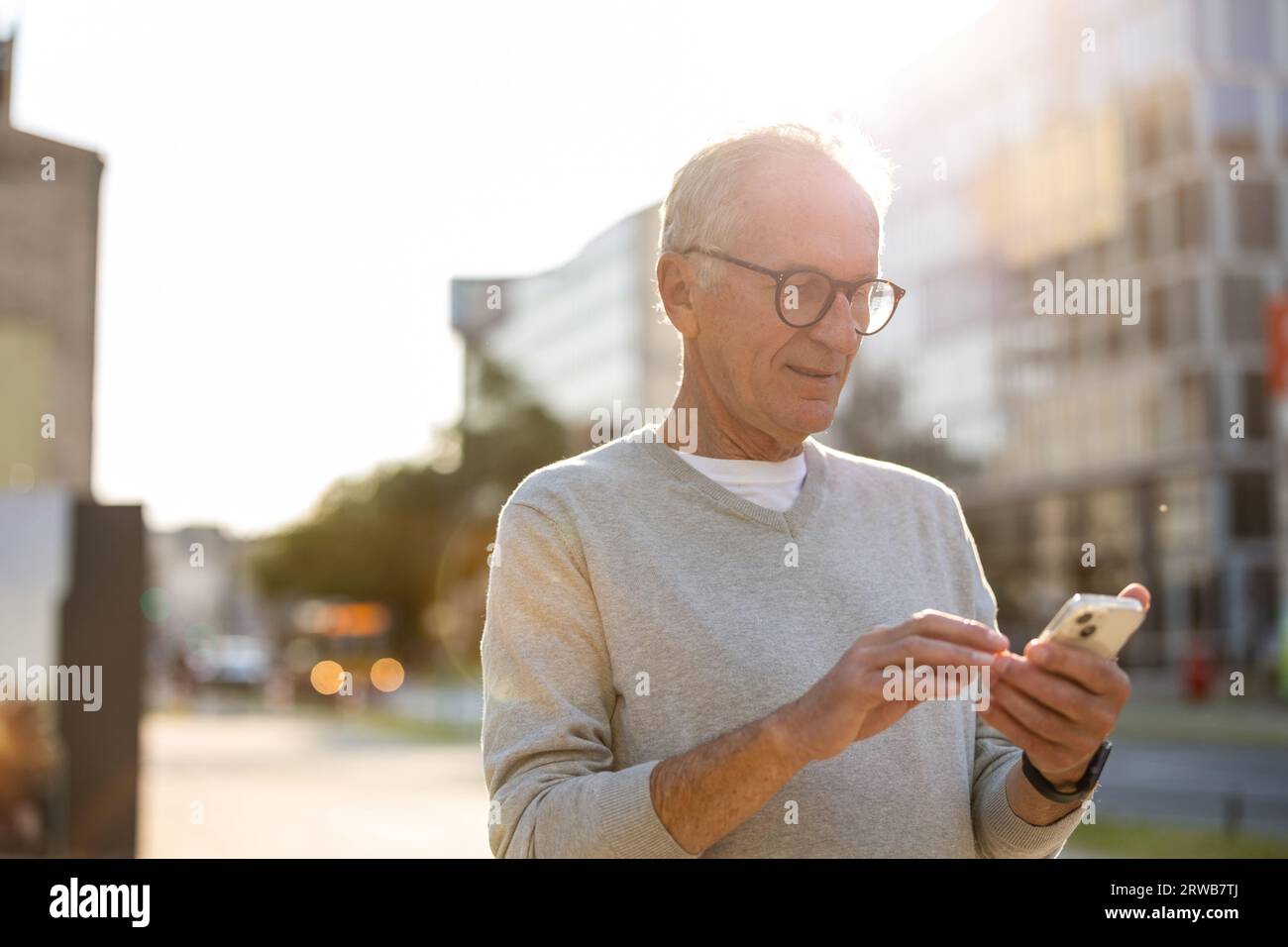 Businessman using smartphone phone hi-res stock photography and images ...