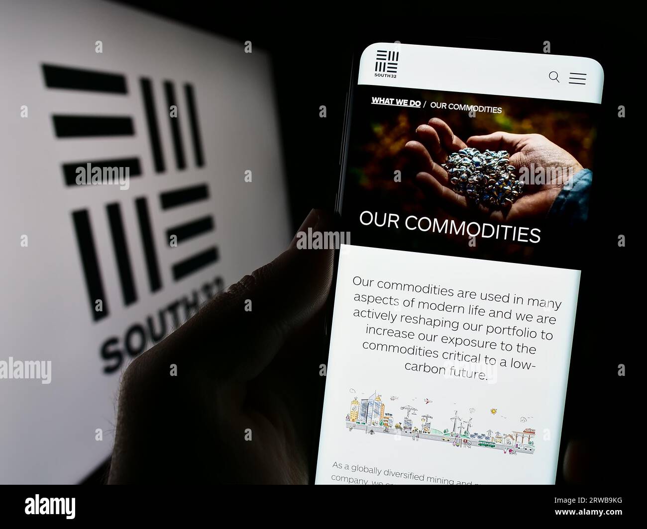 South32 logo hi-res stock photography and images - Alamy