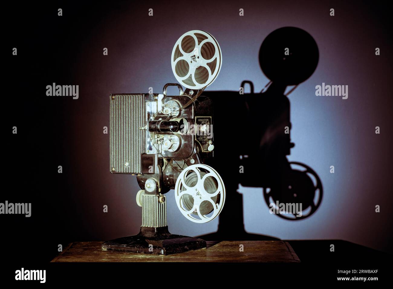 PROJECTOR VINTAGE RETRO KODASCOPE CINE PROJECTOR KODAK Stock Photo - Alamy