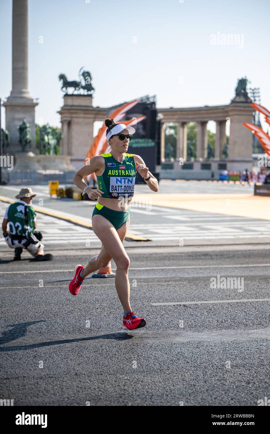 Isobel BATT-DOYLE participating in the marathon at the World Athletics ...