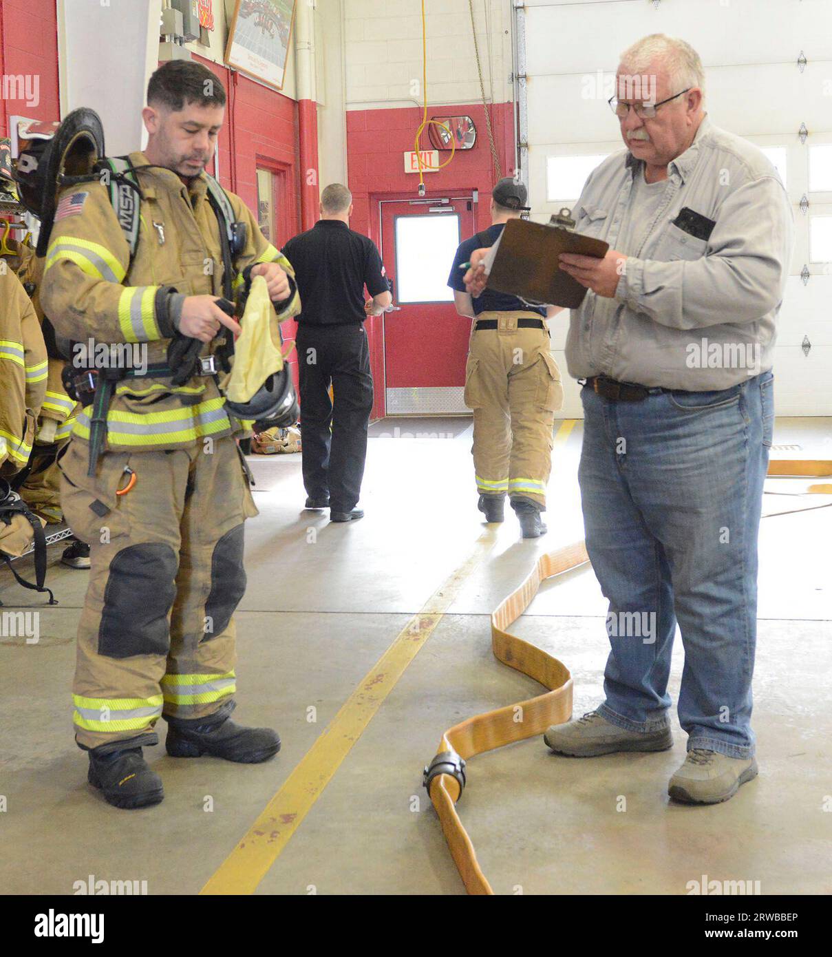 DFD1 SCBA drill 01-29-2023 ff ryan cabral and stephen howland Stock ...