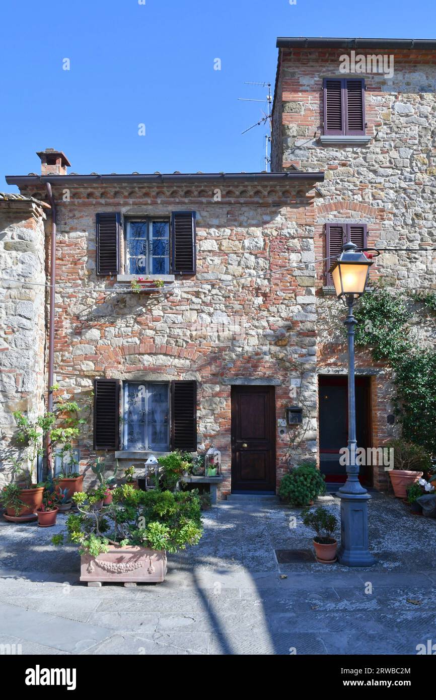 Old tuscany italian house hi-res stock photography and images - Alamy