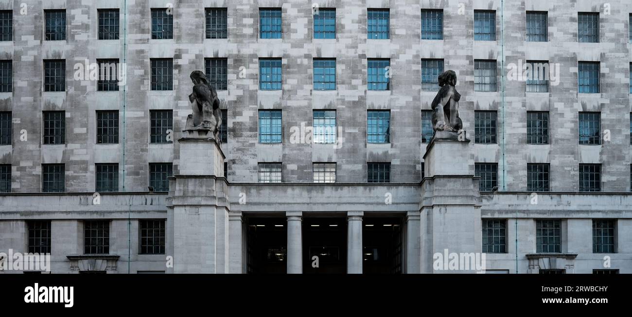 Ministry defence main building whitehall hi-res stock photography and ...