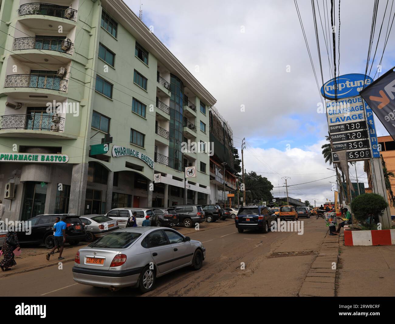 Photo of the capital of cameroon hi-res stock photography and images ...