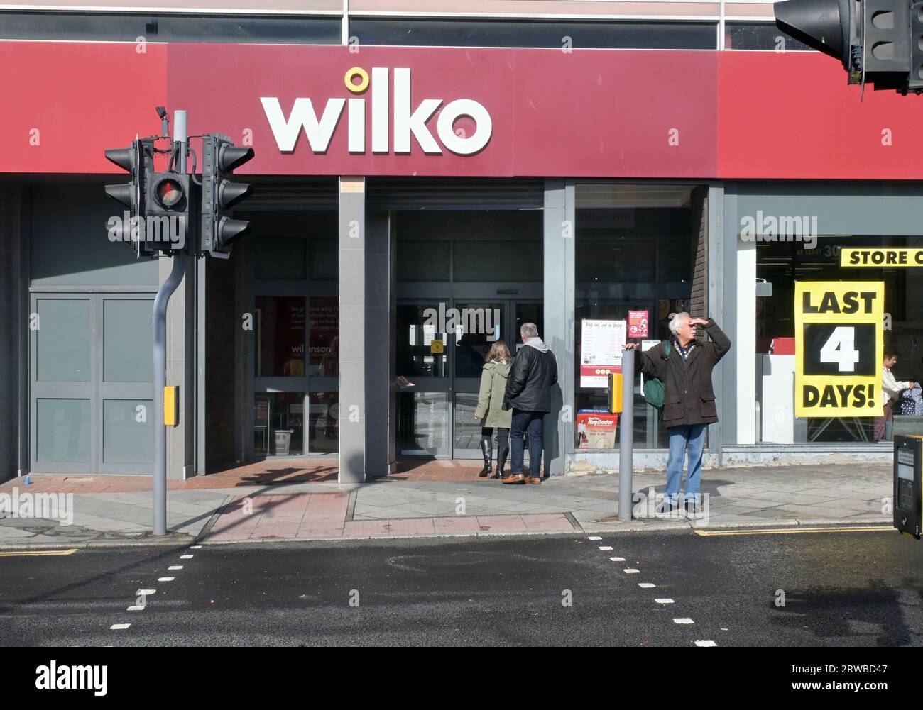 Rundown highstreet hi-res stock photography and images - Alamy