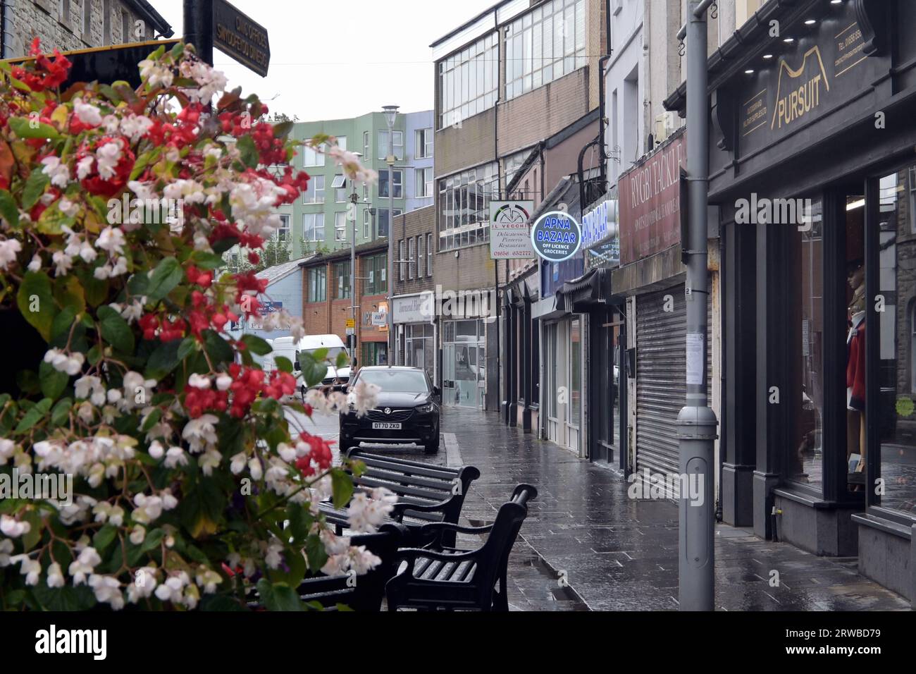 Rundown highstreet hi-res stock photography and images - Alamy