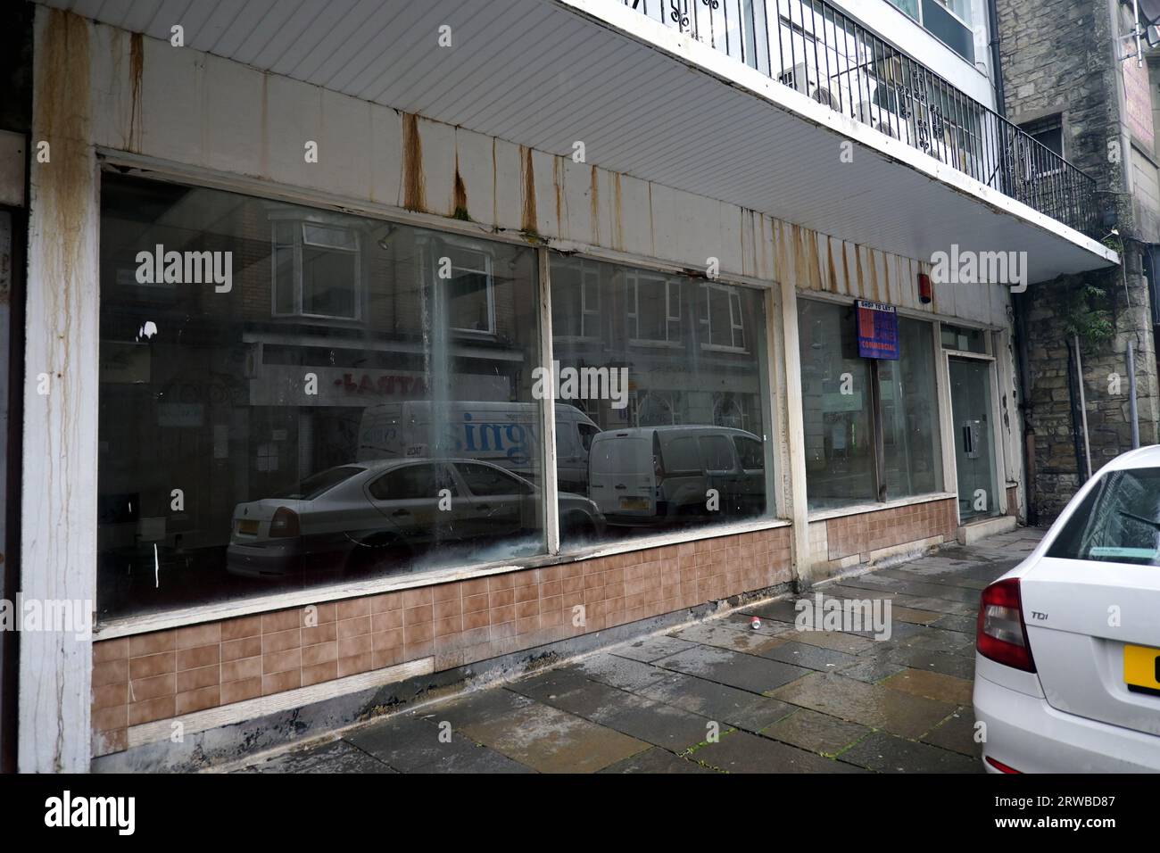 Rundown highstreet hi-res stock photography and images - Alamy
