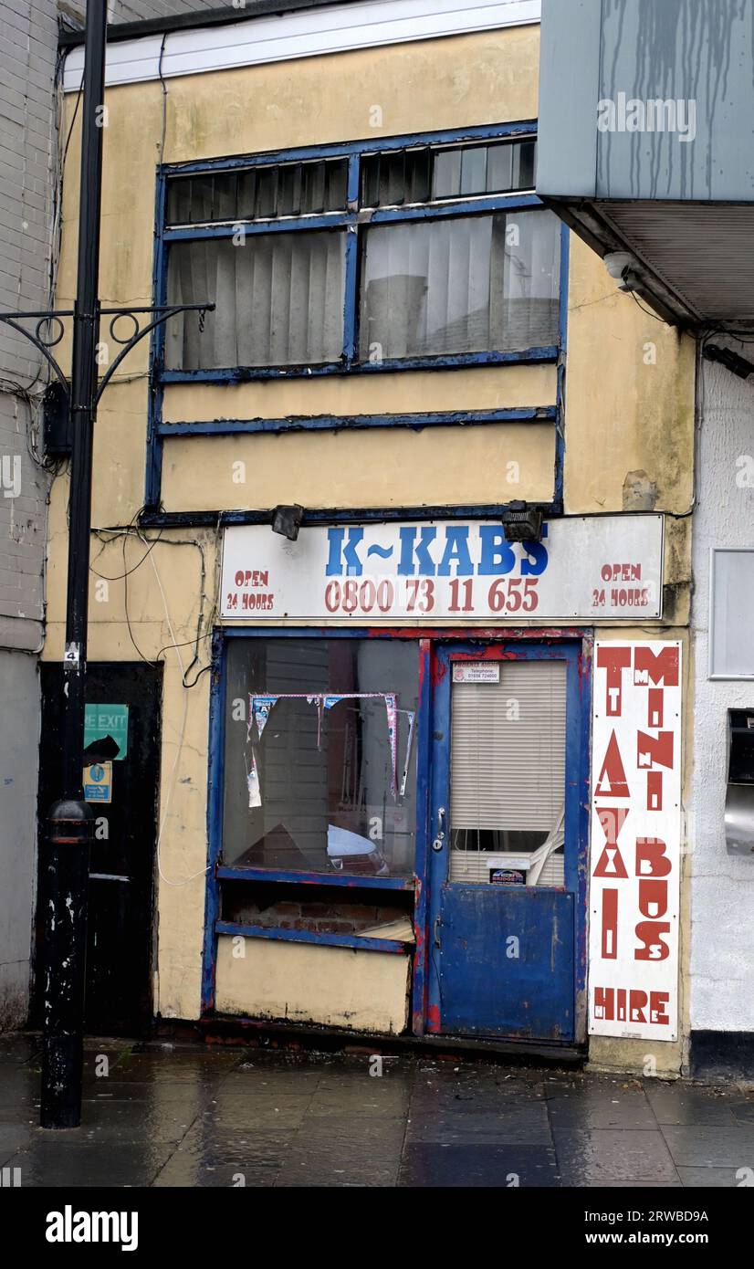 Rundown highstreet hi-res stock photography and images - Alamy