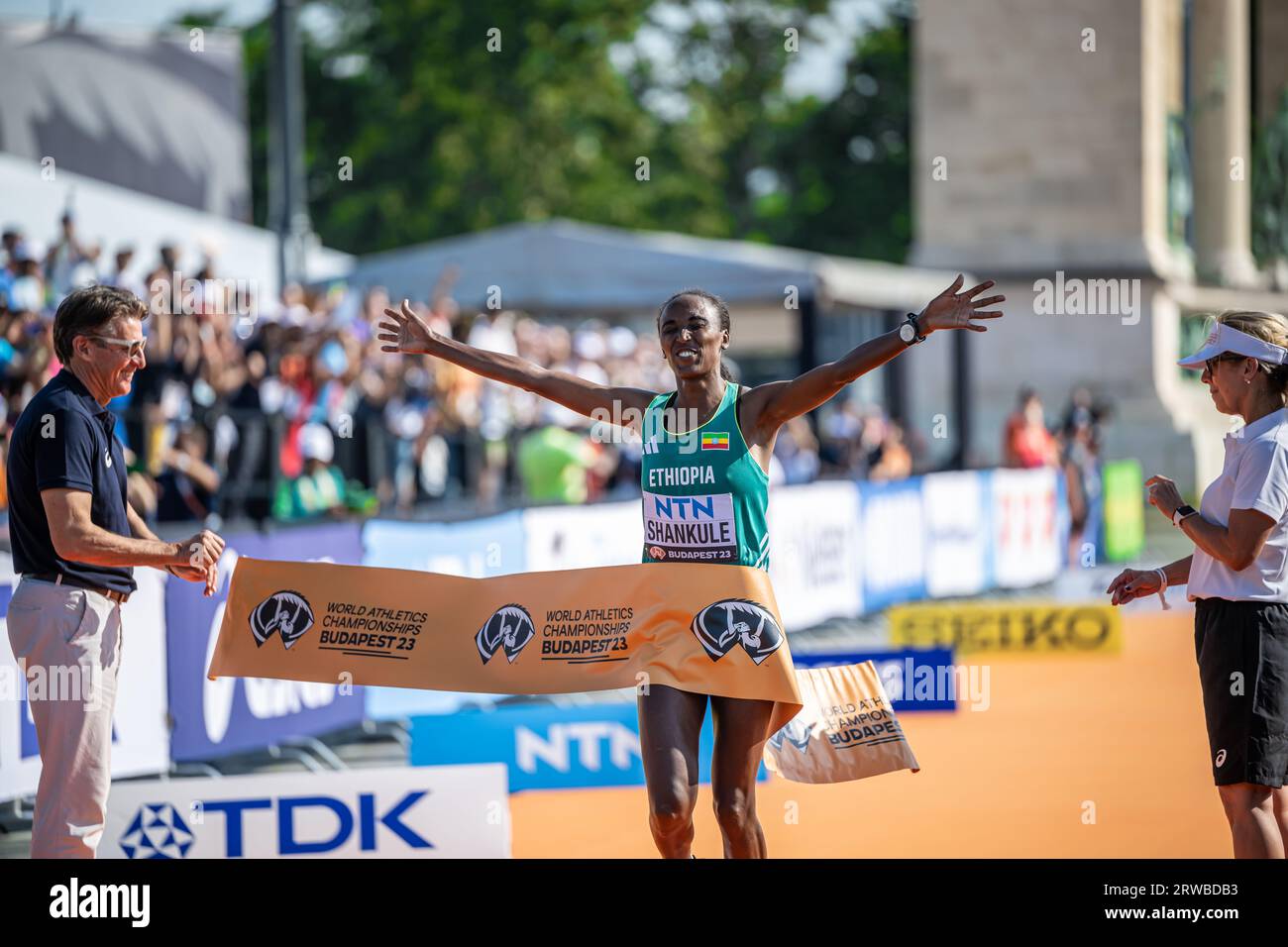Amane Beriso SHANKULE winning in the marathon at the World Athletics ...
