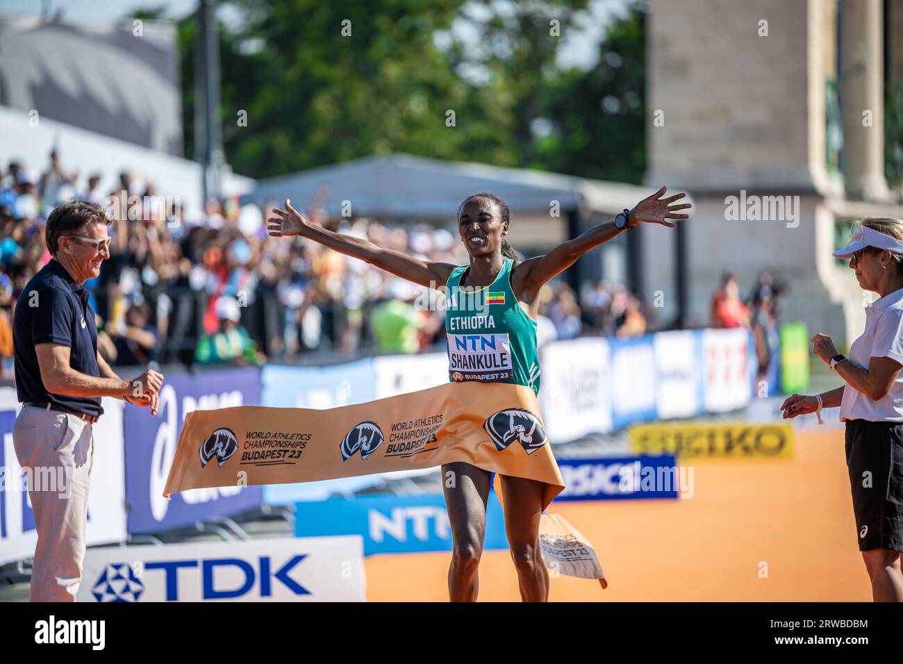 Amane Beriso SHANKULE winning in the marathon at the World Athletics ...