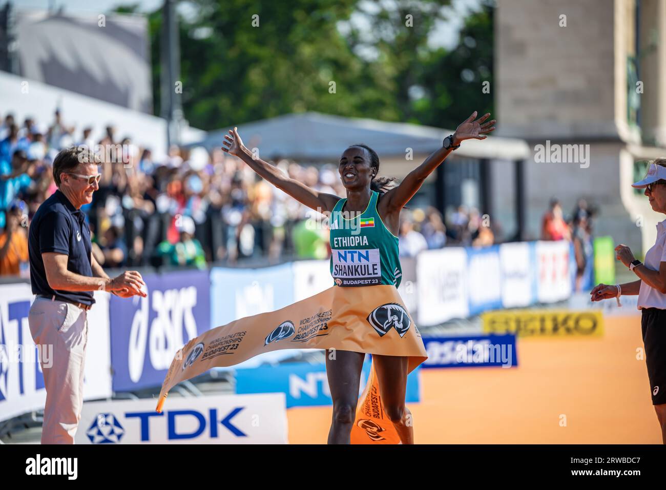 Amane Beriso SHANKULE winning in the marathon at the World Athletics ...