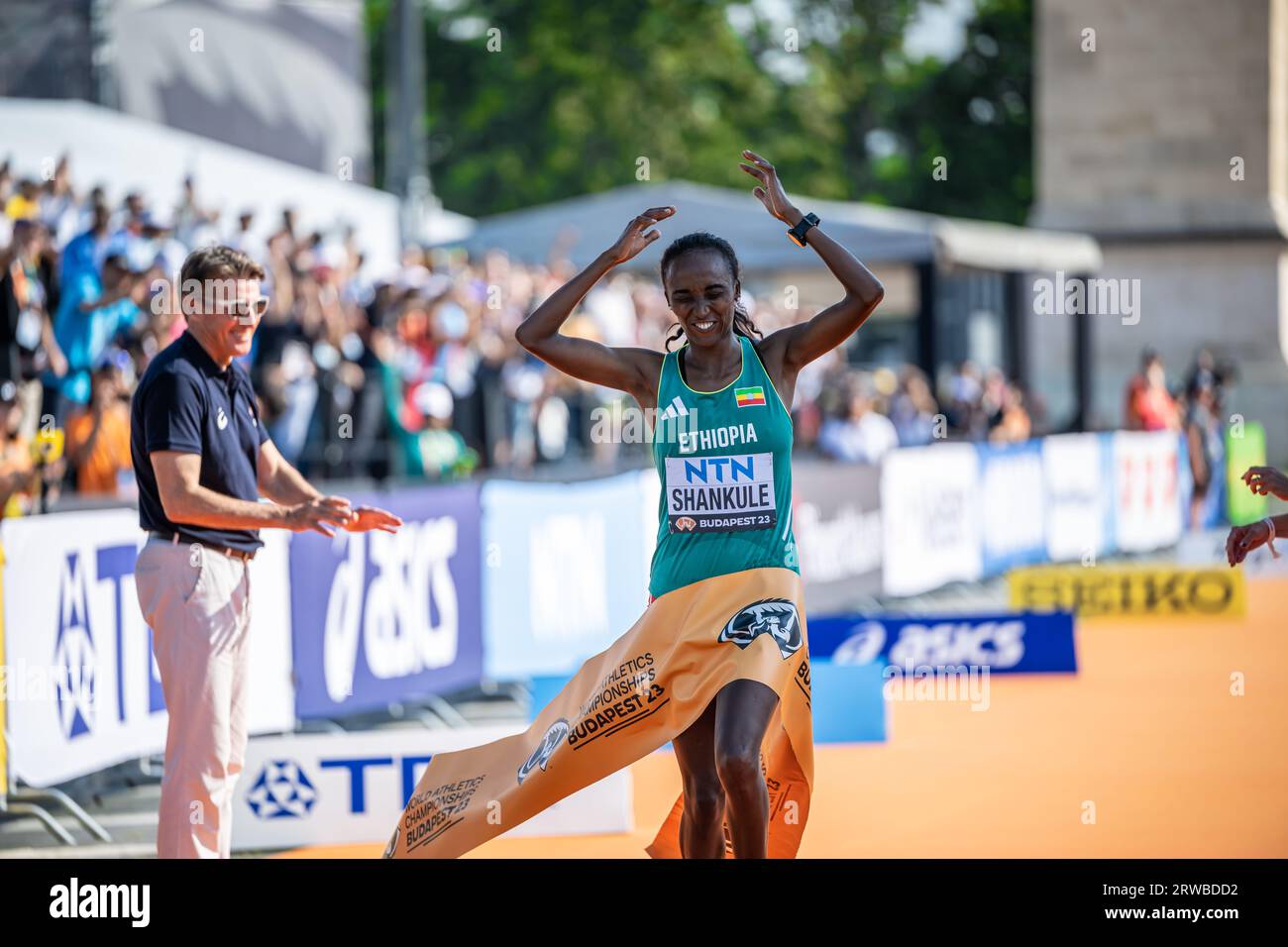 Amane Beriso SHANKULE winning in the marathon at the World Athletics ...