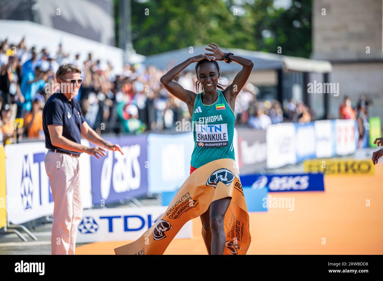 Amane Beriso SHANKULE winning in the marathon at the World Athletics ...