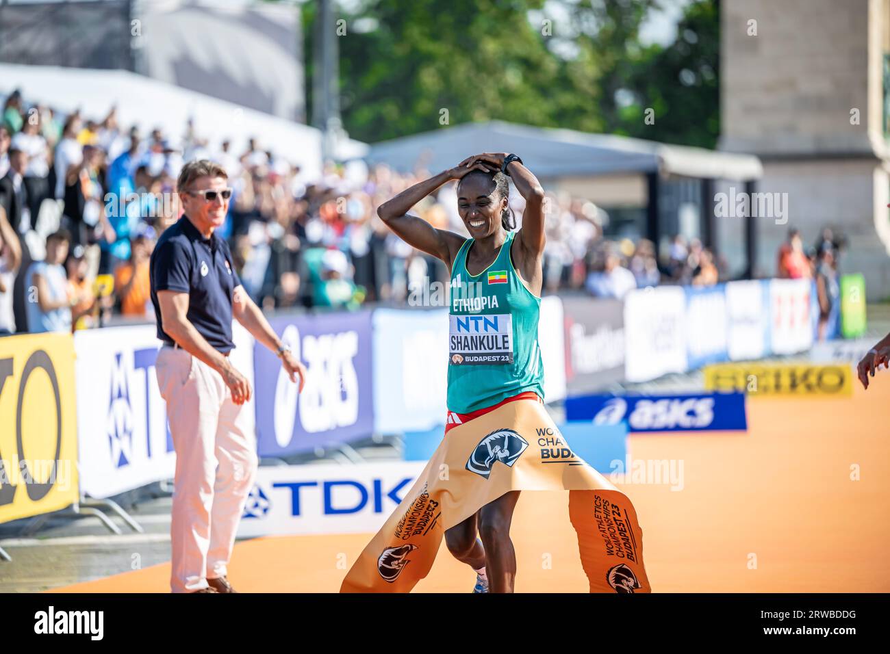 Amane Beriso SHANKULE winning in the marathon at the World Athletics ...