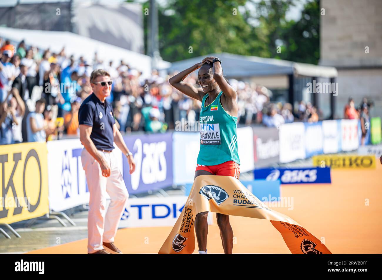 Amane Beriso SHANKULE winning in the marathon at the World Athletics ...