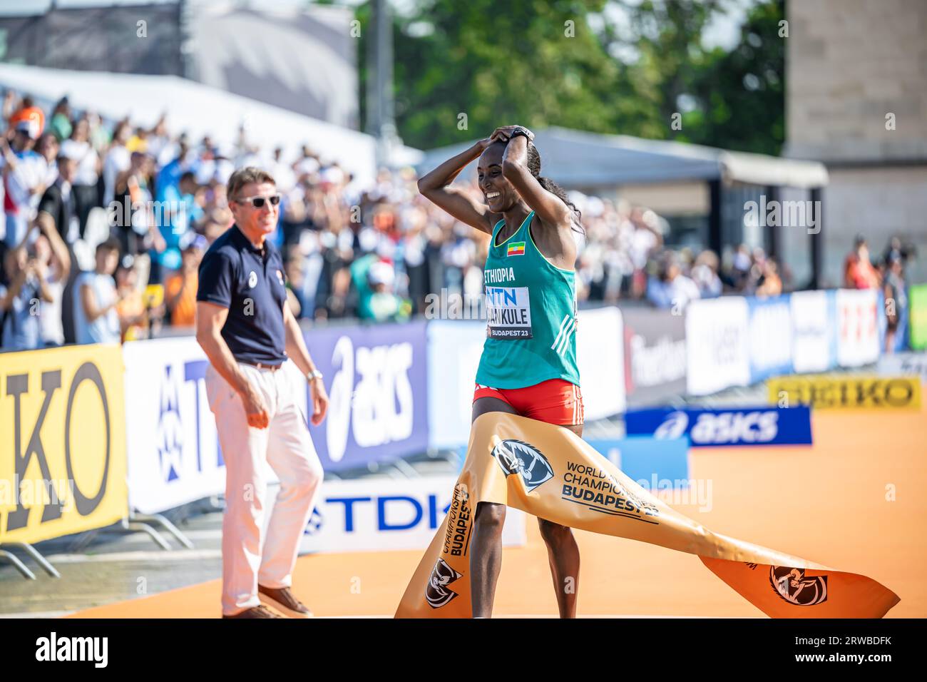 Amane Beriso SHANKULE winning in the marathon at the World Athletics ...