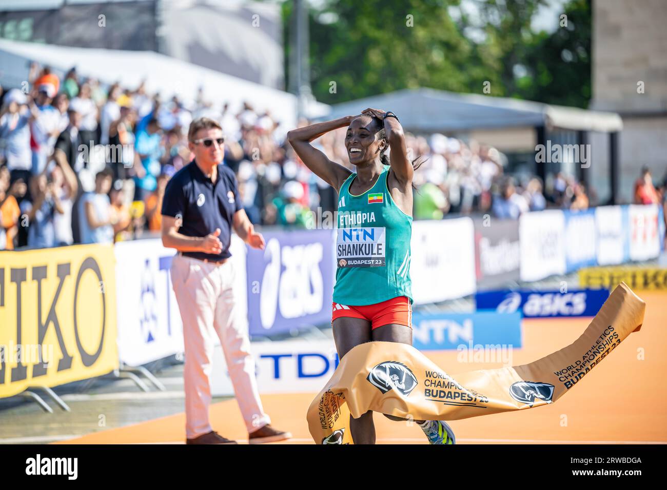 Amane Beriso SHANKULE winning in the marathon at the World Athletics ...